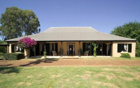 What is the oldest building in Australia?