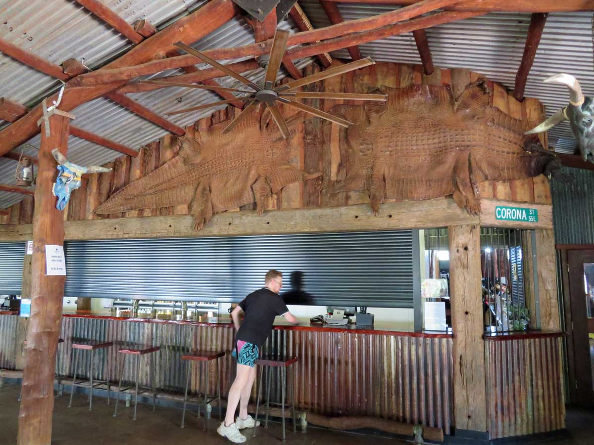 Bark Hut Inn, Northern Territory: Accommodation, bar, fuel & food